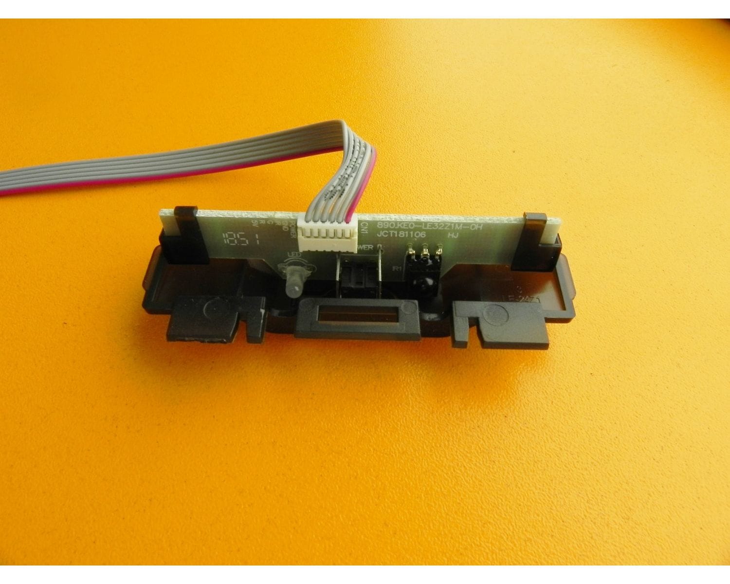 Купить bbk 32LEM-1045/T2C 32" TV плата кнопки включения с индикацией и ...